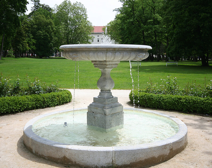 Pool Fountains – Monolithic Stone