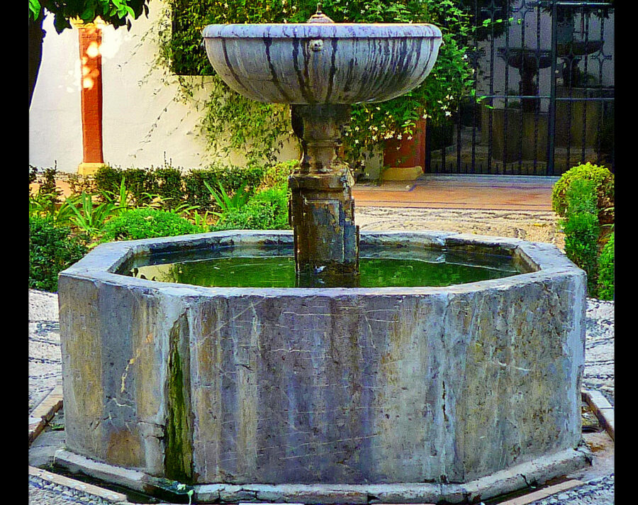 Pool Fountains – Monolithic Stone